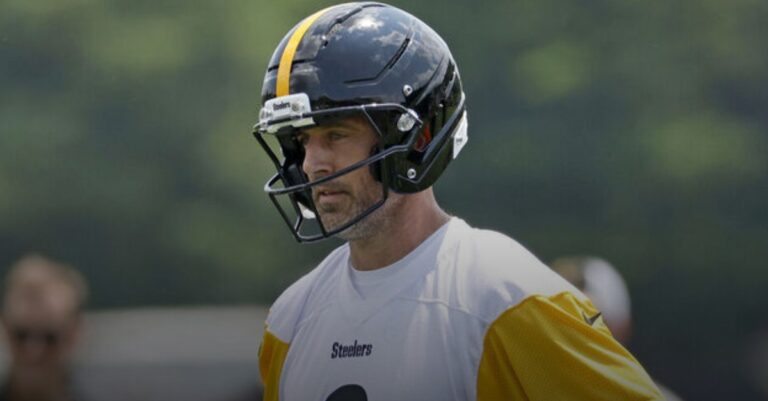 Aaron Rodgers Blasts New Helmet Design: ‘Looks Like a Damn Spaceship ...