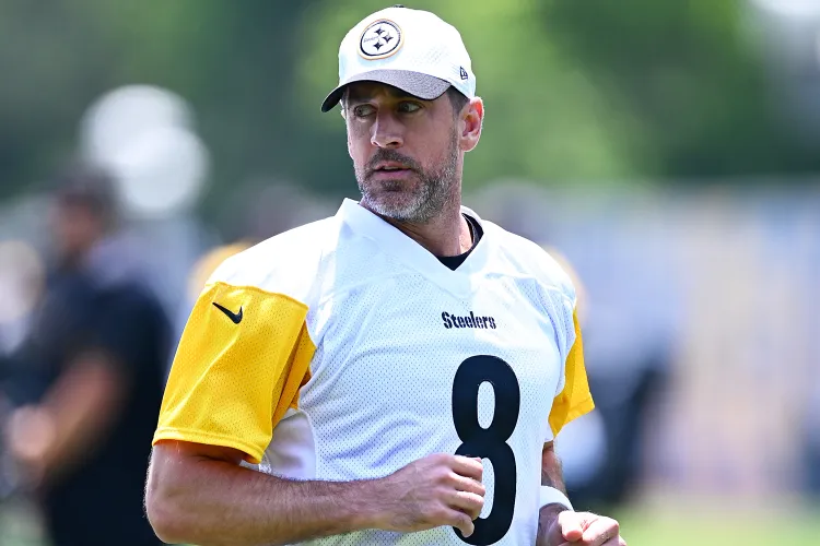 NFL Insiders Already Speculating Aaron Rodgers May Regret Signing With ...