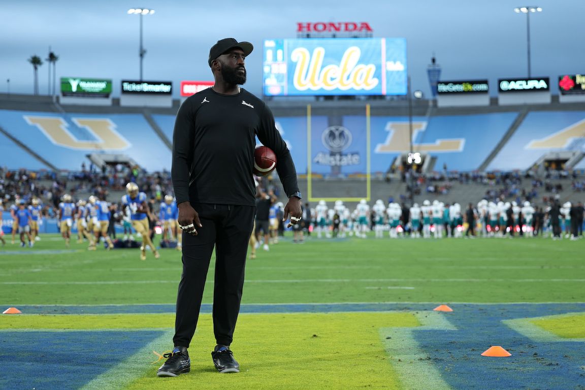 DeShaun Foster Locks Down UCLA Practices to Protect His New Offense and ...