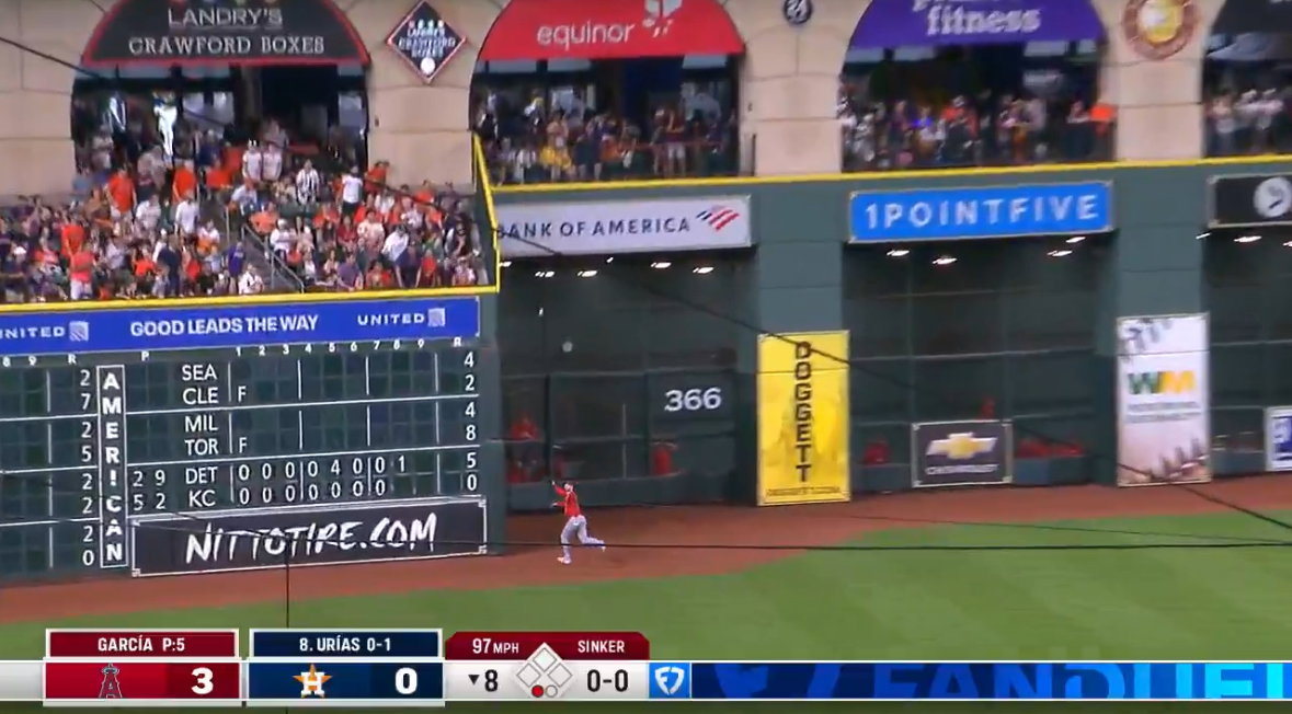 Scary Scene: MLB Star Crashes Head-First Into Metal Scoreboard, Rushed ...