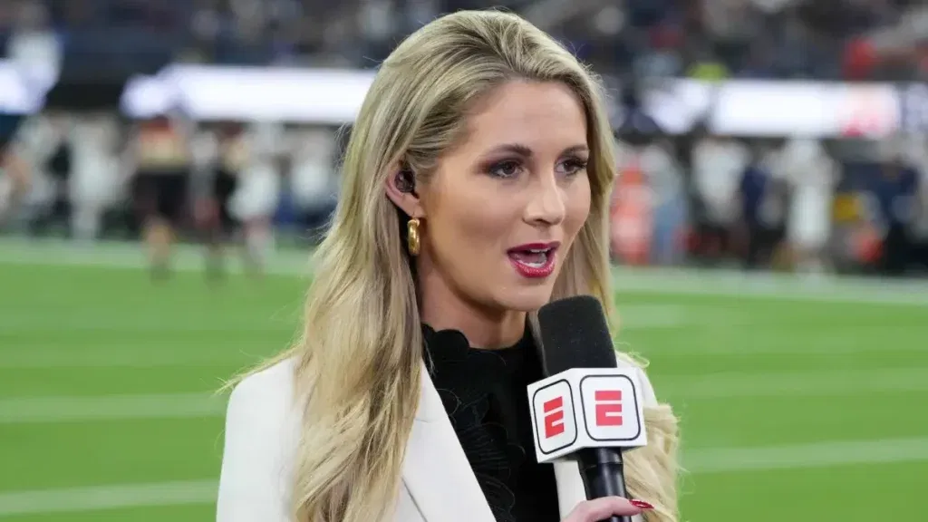 Laura Rutledge Goes Viral After Sprinting Across the Field in Knee-High ...