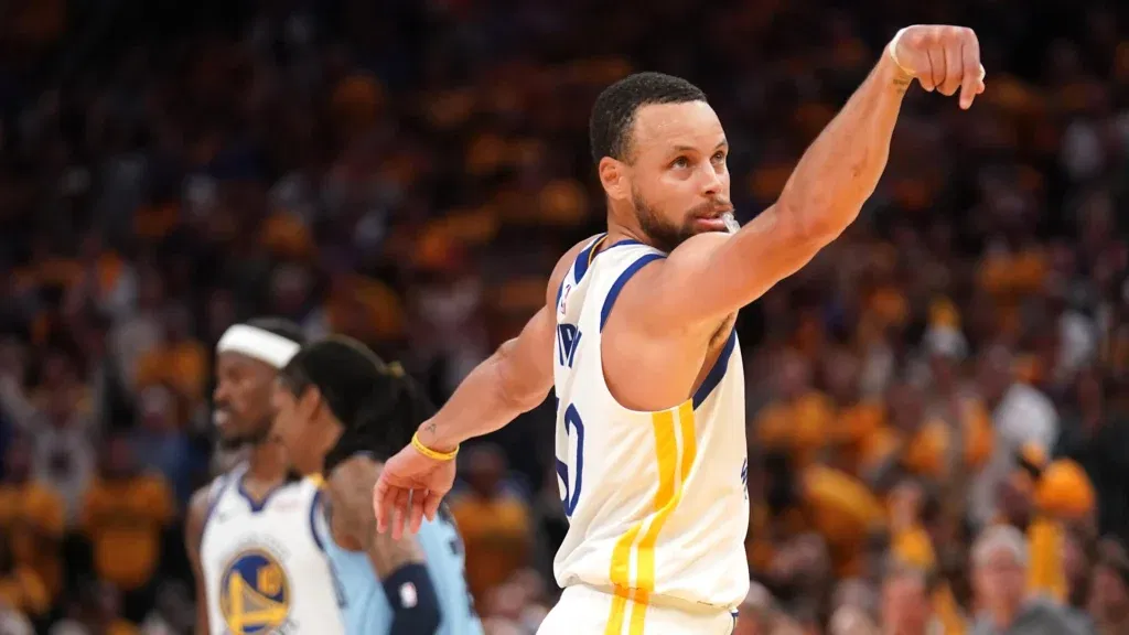 Stephen Curry Spotted Busting Moves at Valkyries vs. Sparks Game - TMSPN