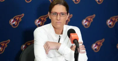 Indiana Fever Coach Blasted by Fans After Apparent Caitlin Clark ‘Snub ...