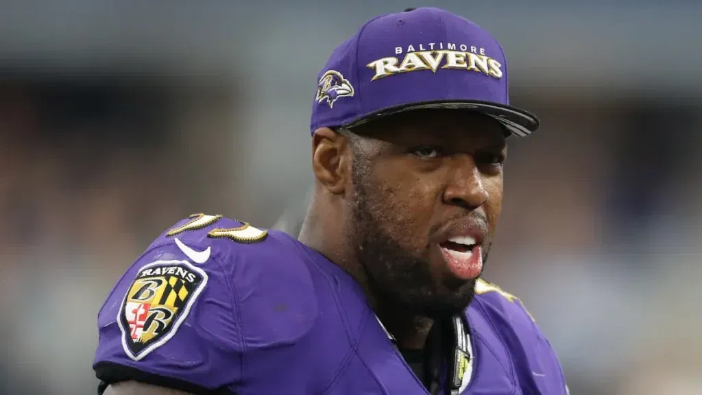 Video Captures Terrell Suggs Brandishing Gun in Starbucks Confrontation ...