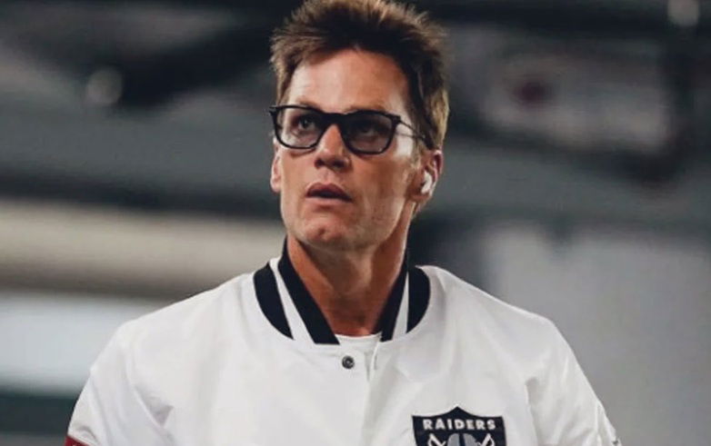 NFL Pulls Video After Tom Brady Spotted in Raiders Coaches’ Booth, Sparking ‘Rule Break’ Debate ...