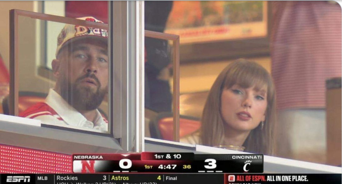 Travis Kelce Booed Alongside Taylor Swift During Arrowhead Appearance ...