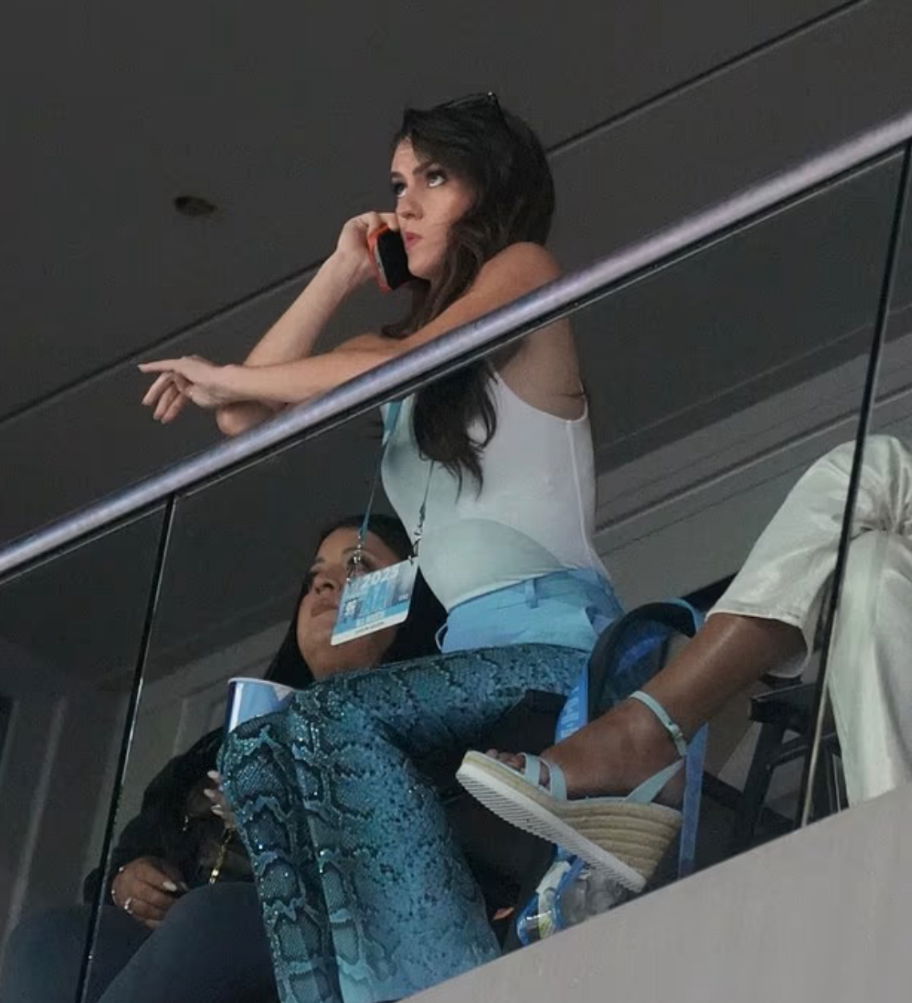 Jordon Hudson Looks Furious in New Photos Before Exiting Bill Belichick ...