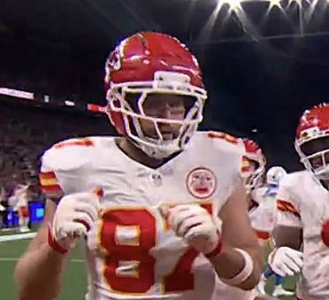 Travis Kelce Dances Into End Zone, Celebrates First Touchdown of 2025 ...