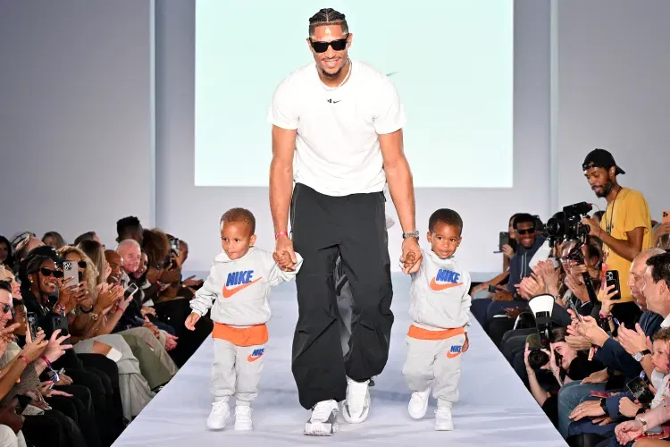 Knicks’ Josh Hart Steals the Show at NYFW, Joining 2-Year-Old Twins for ...