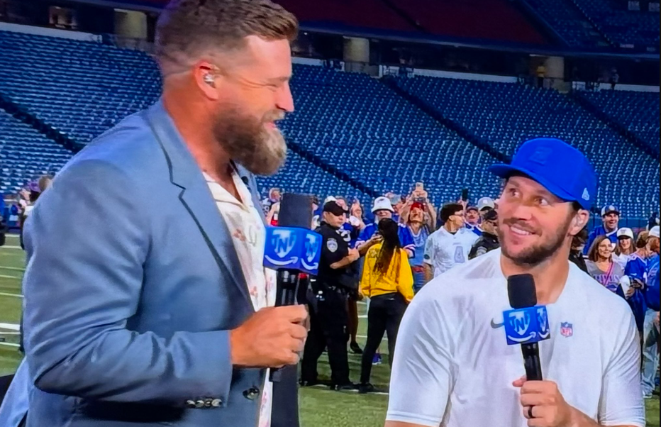 Ryan Fitzpatrick Hilariously Grants Fan’s Postgame Request to Flash His ...