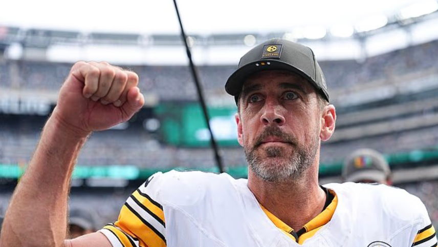Aaron Rodgers Sparks Buzz After Taking Smelling Salts Before 80-Yard ...