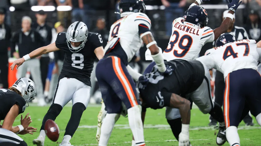 Bears Player Reveals Raiders Long Snapper’s Tell That Set Up Game ...