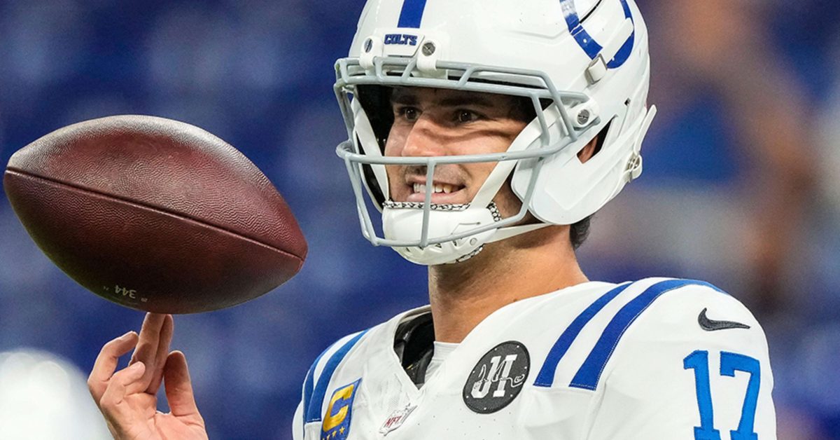 Giants QB Daniel Jones Alarms Fans After Attempting to Play Through ...