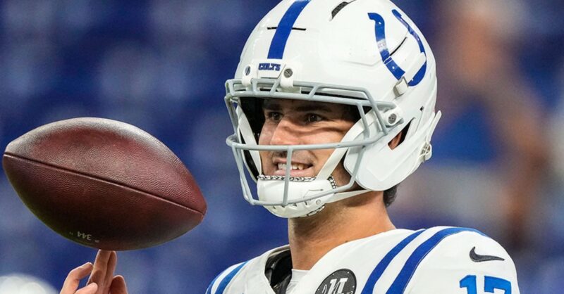 Daniel Jones Repeatedly Slams Helmet in Meltdown After Suffering Season ...