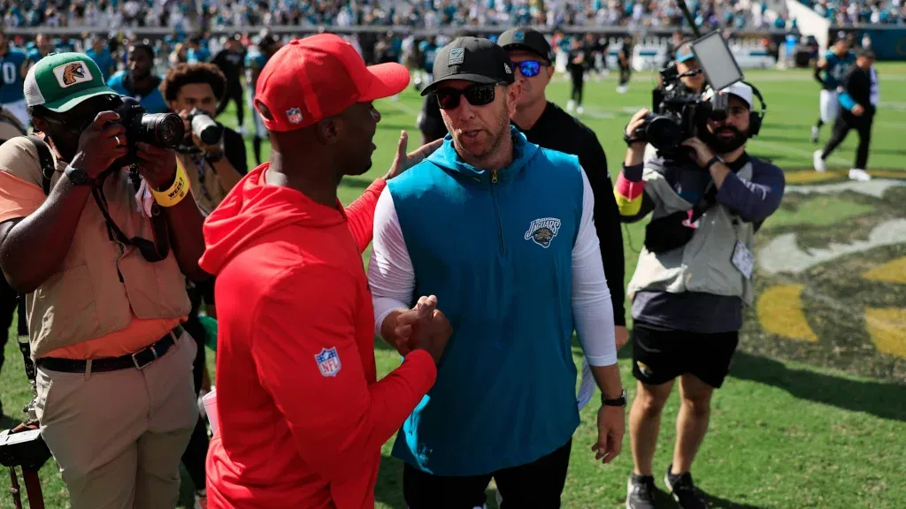 Jaguars Coach Liam Coen Sidesteps Robert Saleh’s Sign-Stealing Accusations - TMSPN