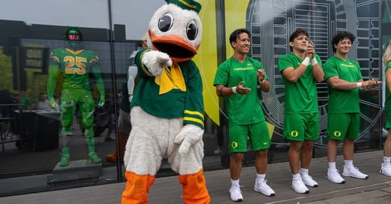 Terrified Fans Still Ripping Oregon Football Team for Outfitting Mascot ...