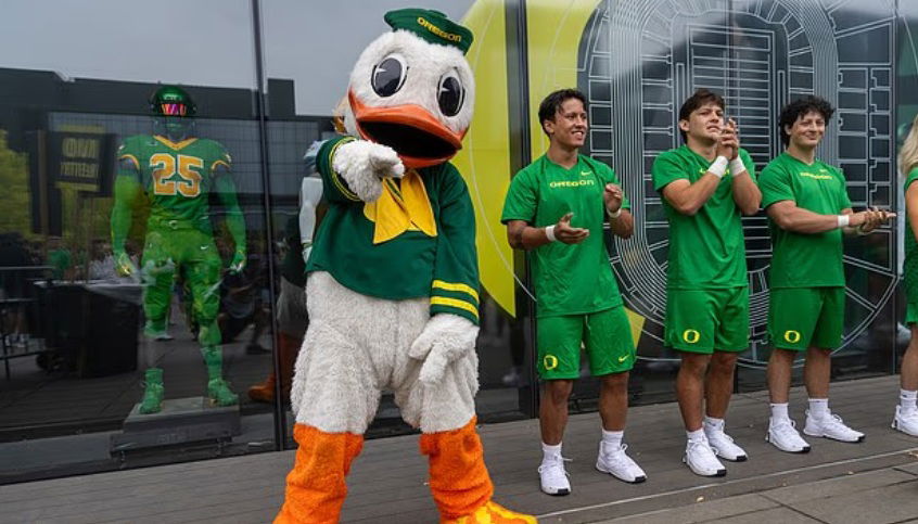 Terrified Fans Still Ripping Oregon Football Team for Outfitting Mascot ...