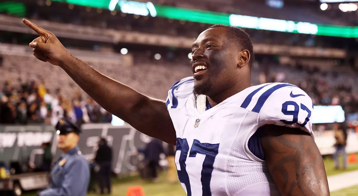 Super Bowl Champion, Brother of UFC Star Jon Jones, Dies at 39 - TMSPN