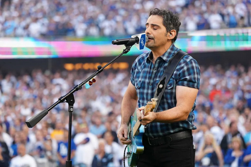 Brad Paisley Dubbed the Ultimate World Series Jinx After Latest ...