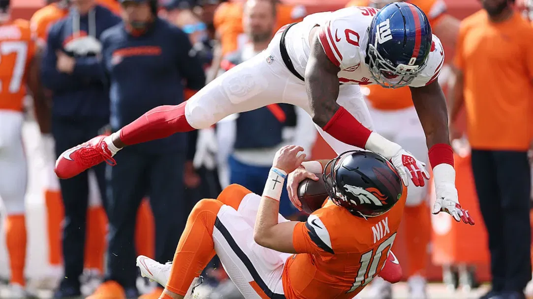 Giants Linebacker Brian Burns Erupts Over Defensive Play-Calling After ...