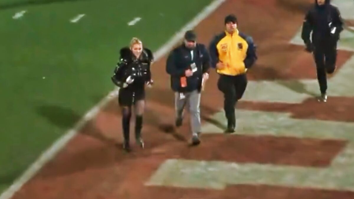 Laura Rutledge Goes Viral After Sprinting Across the Field in Knee-High ...