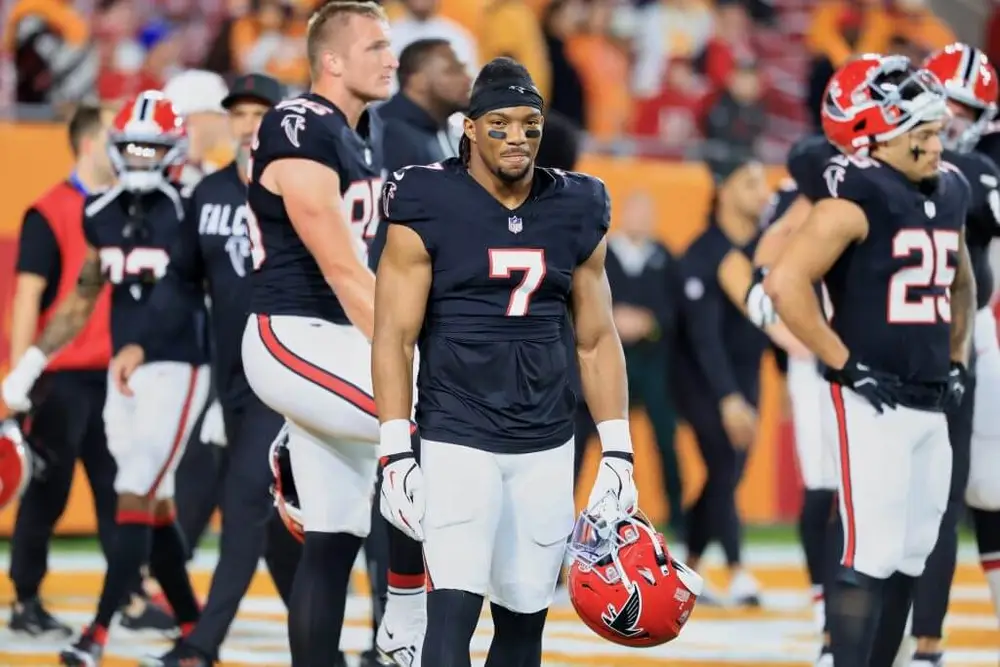 Bijan Robinson Issues Apology After Using Homophobic Slur During TNF Postgame Interview - TMSPN