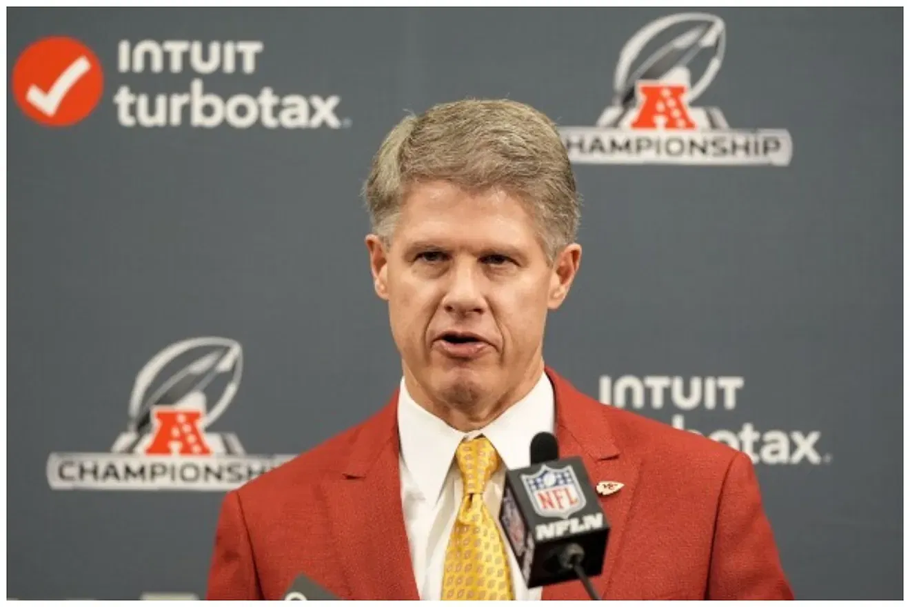 Clark Hunt Cites His Father Lamar Hunt in Defense of Leaving Arrowhead ...