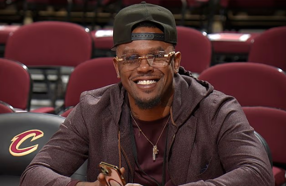 Awkward Scene Unfolds as NBA Legend Tries to Use Fame to Avoid Being ...