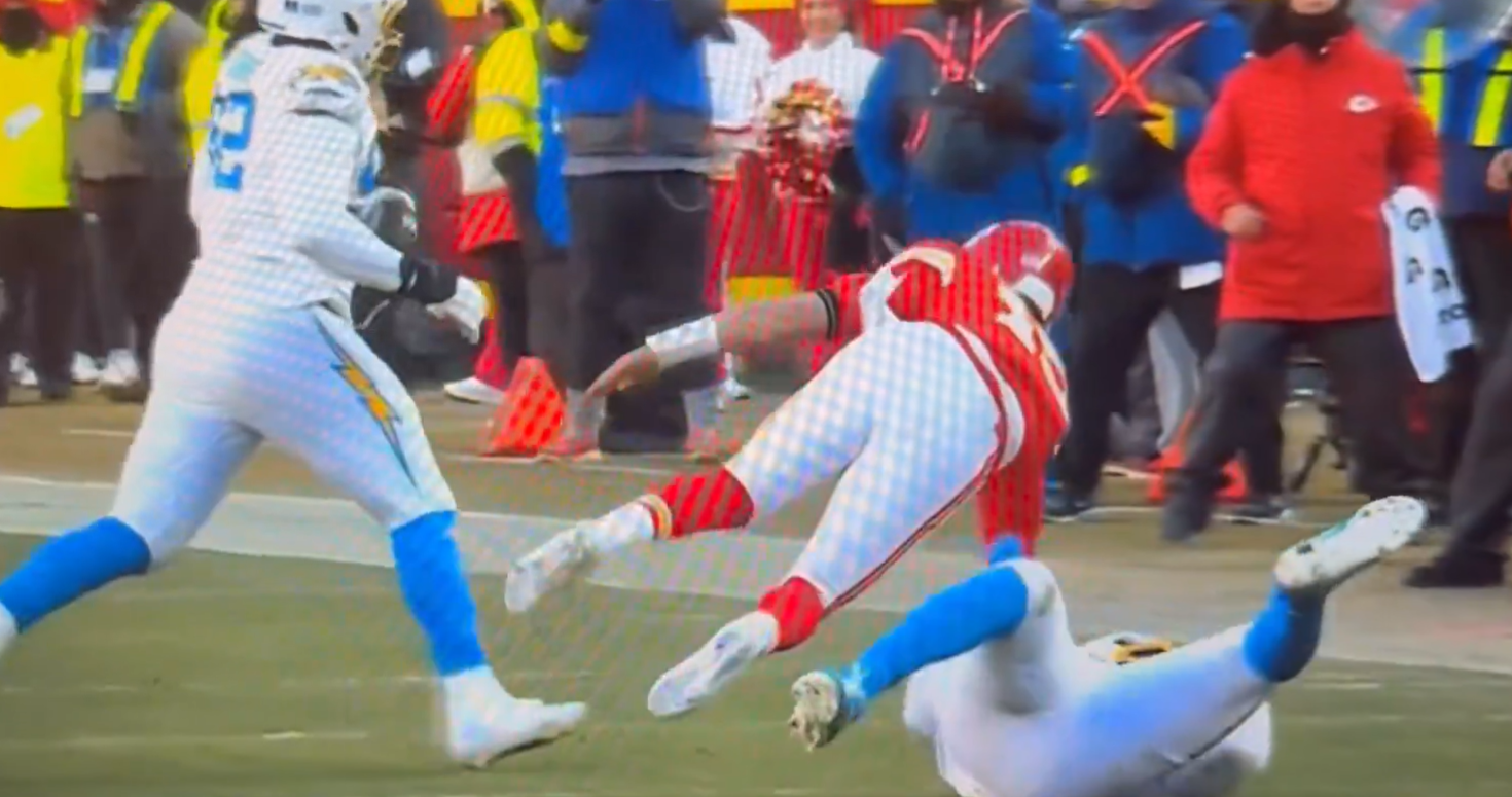 Patrick Mahomes Suffers Gruesome Knee Injury in Terrifying On-Field ...