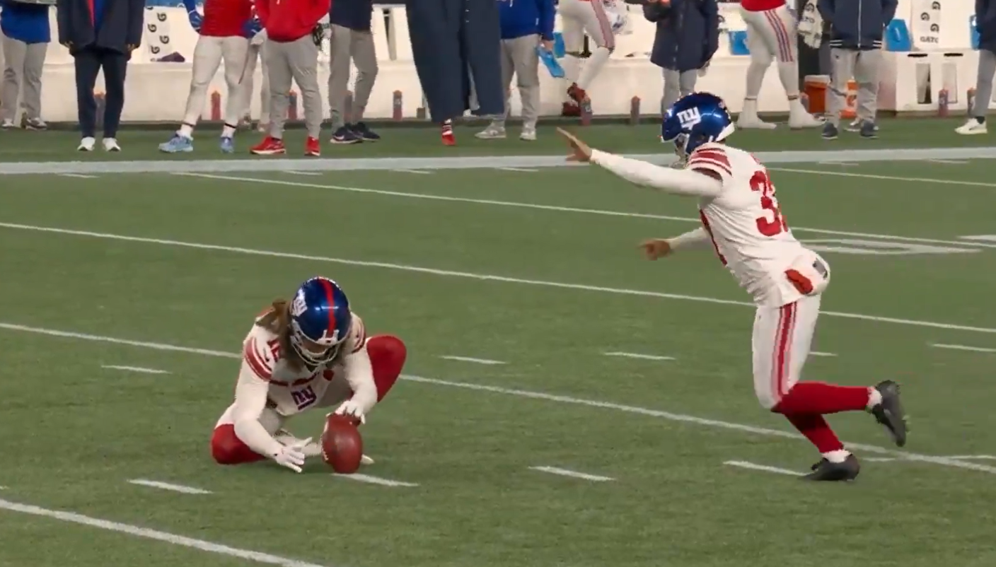 Giants’ Younghoe Koo Goes Viral for Stunningly Bad Field Goal Attempt ...