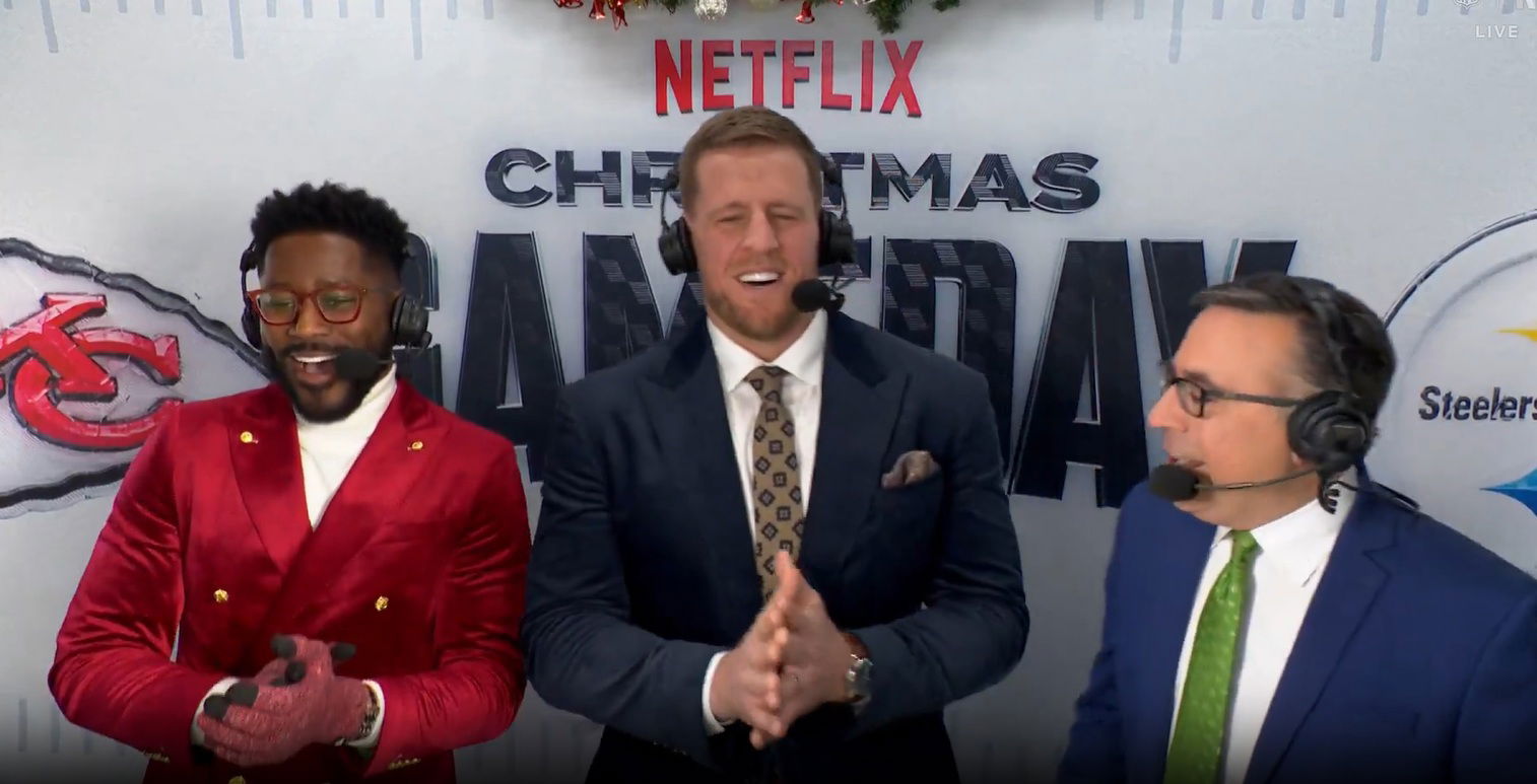 Ian Eagle Delivers Perfect Stranger Things Joke During NFL on Netflix ...