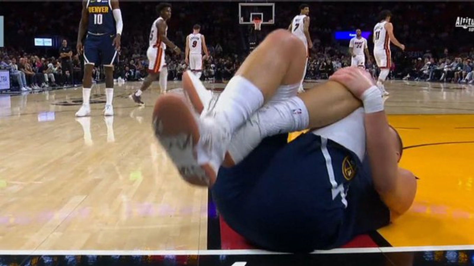 Nikola Jokic Suffers Scary Knee Injury After Awkward Fall - TMSPN