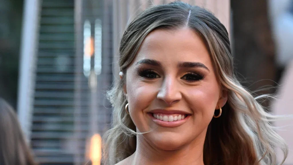 Alex Bregman’s Wife Reagan Turns Heads in Blackhawks Red Following Cubs ...