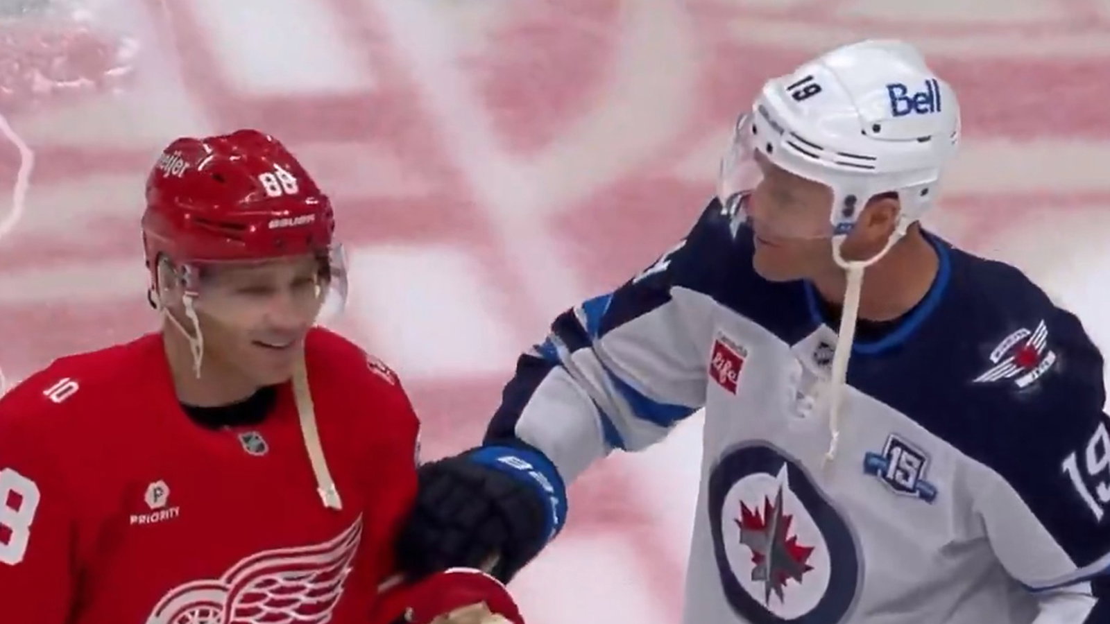 Patrick Kane–Jonathan Toews Reunion Leaves Fans Emotional - TMSPN