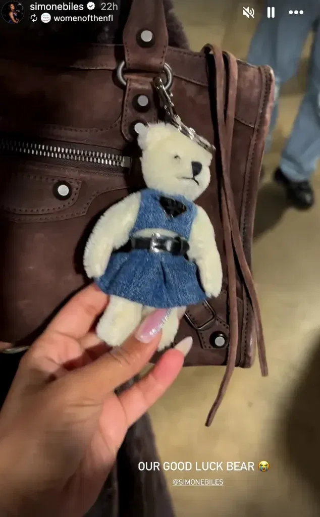 Simone Biles Shares Her Good-Luck Charm During Bears’ Playoff Win - TMSPN