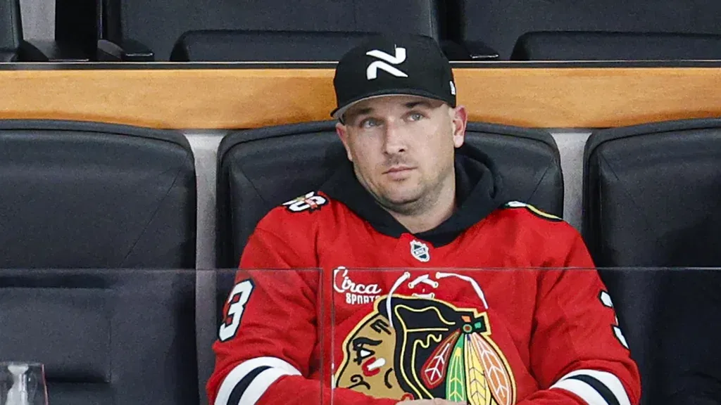 Alex Bregman’s Wife Reagan Turns Heads in Blackhawks Red Following Cubs ...