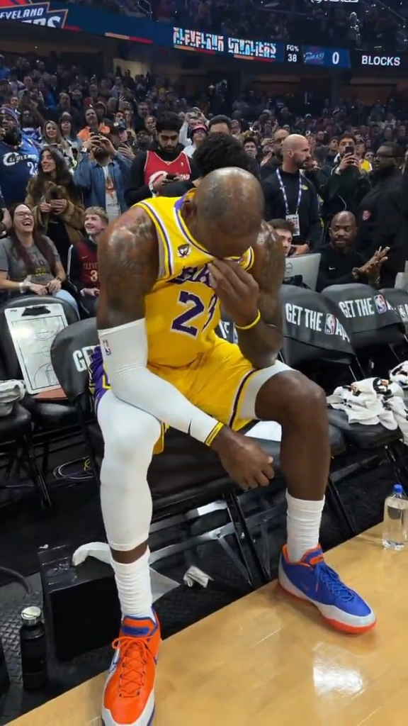 Emotional Night in Cleveland as LeBron James Is Introduced Amid ...