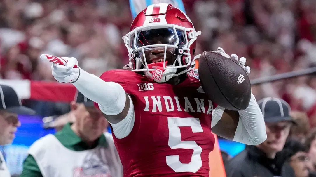 Oregon Staffer Shows Class After Loss to Indiana With Special Gift for ...