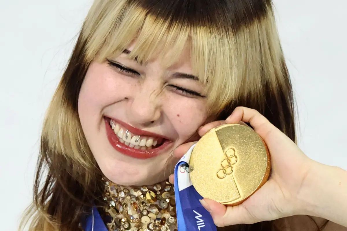 Alysa Liu’s Gold-Medal Smile Sparks Curiosity as Fans Notice a Flash of ...
