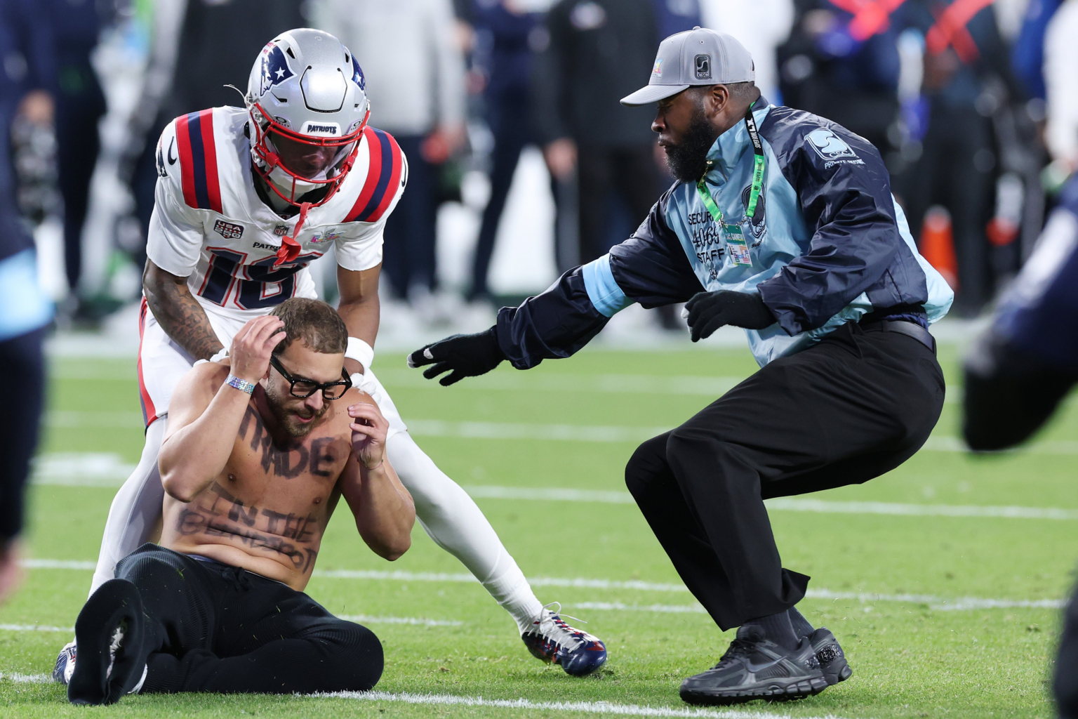 Patriots Wide Receiver Joins Security in Chasing Field Invader During ...