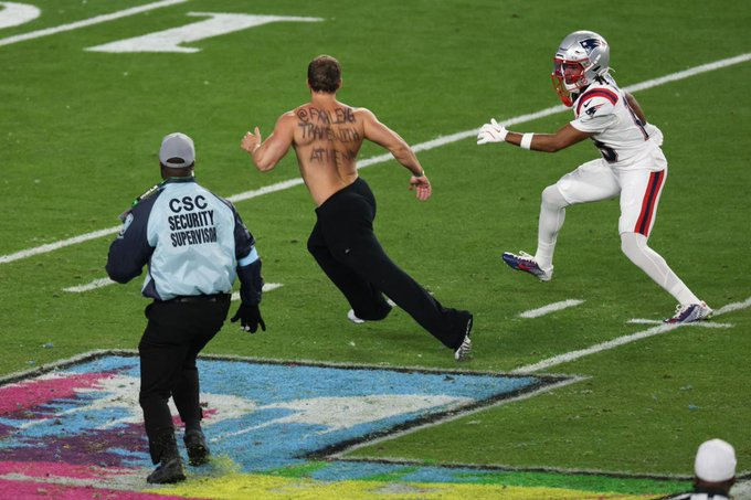 Patriots Wide Receiver Joins Security in Chasing Field Invader During ...