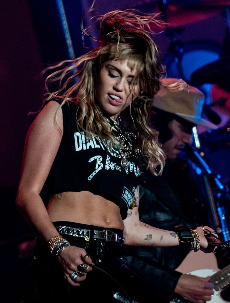Early Favorites to Headline Super Bowl 61 Halftime Show Revealed - TMSPN