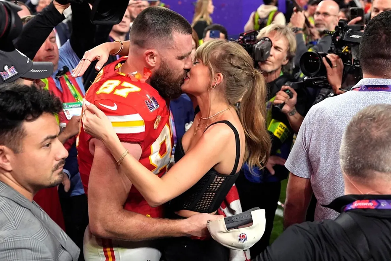 Subtle Moment from Travis Kelce Has Fans Gushing Before Taylor Swift ...