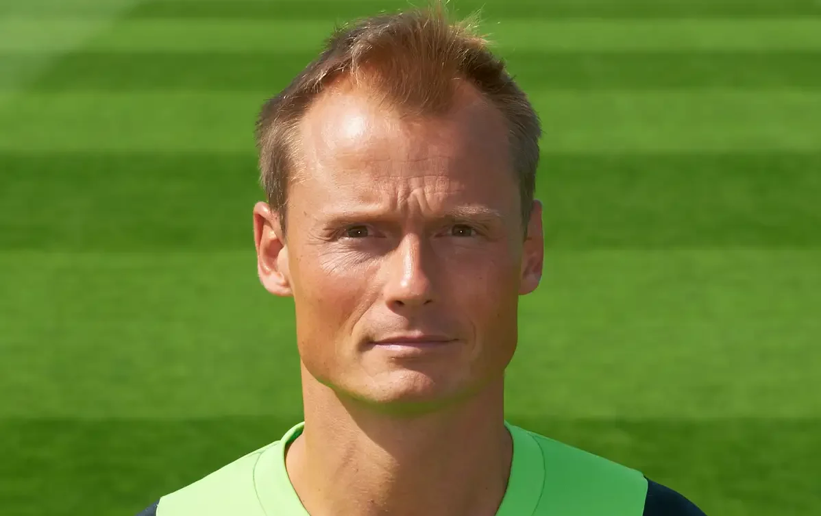 Former Soccer Star Alex Manninger Dies at 48 After Tragic Train ...