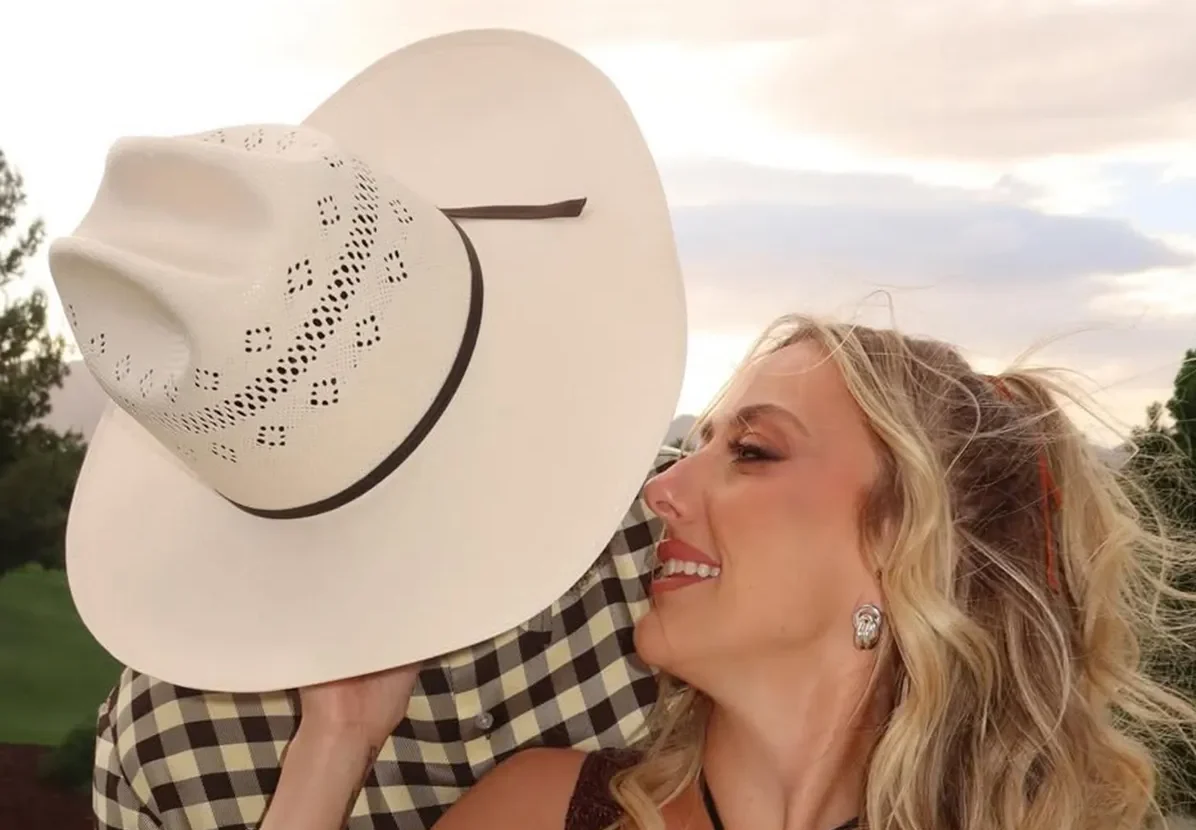 Patrick Mahomes Gets Handsy With Wife Brittany In Viral Stagecoach 2026 ...