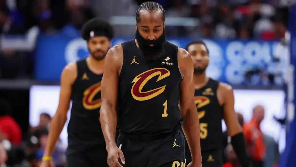 Wild NBA Trade Idea Sends LeBron James To Cleveland in Blockbuster Swap ...