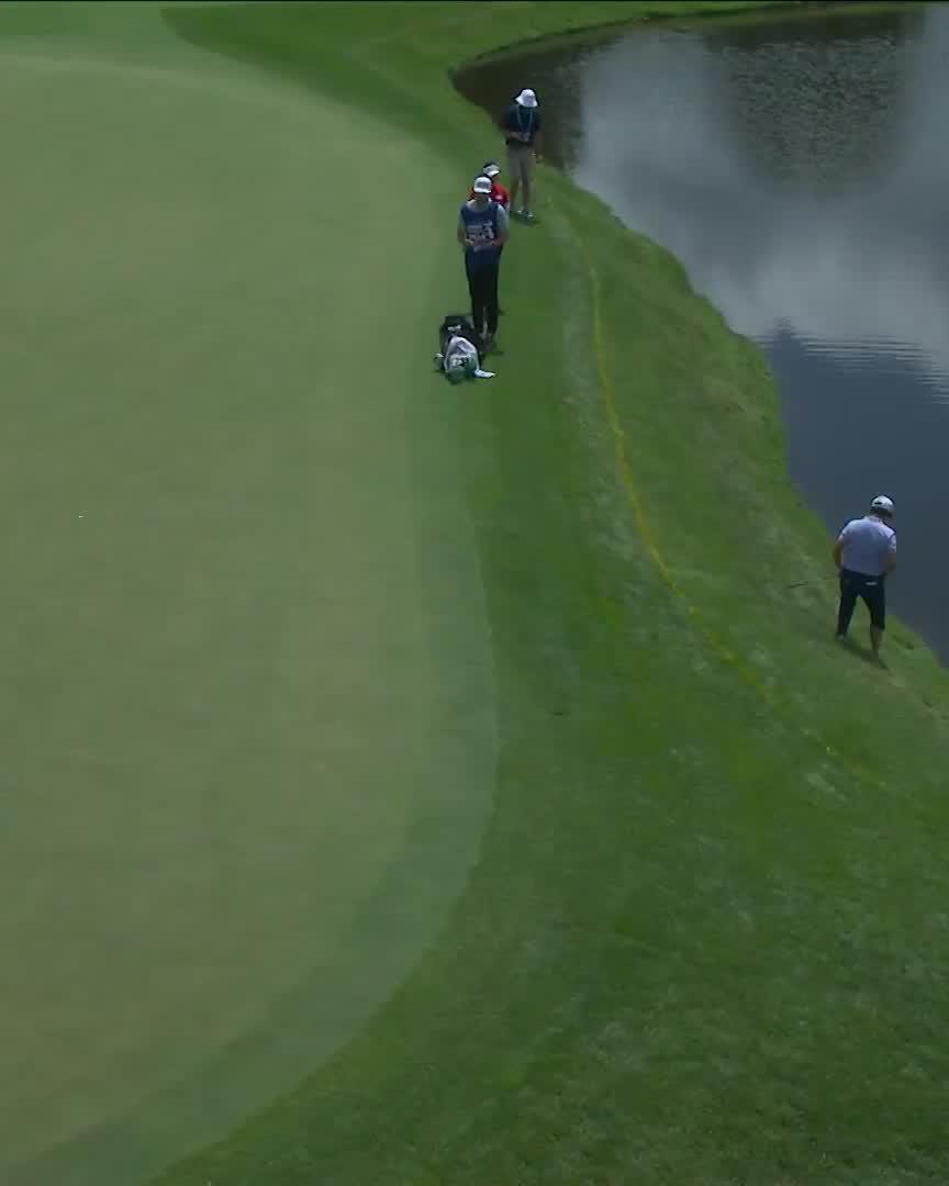 Golfer Stuns Fans With Unreal Chip Shot Out of the Water - TMSPN