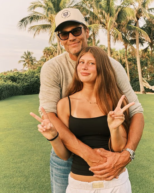 Tom Brady's Sweet Secret Handshake With Daughter Vivian Goes Viral at ...