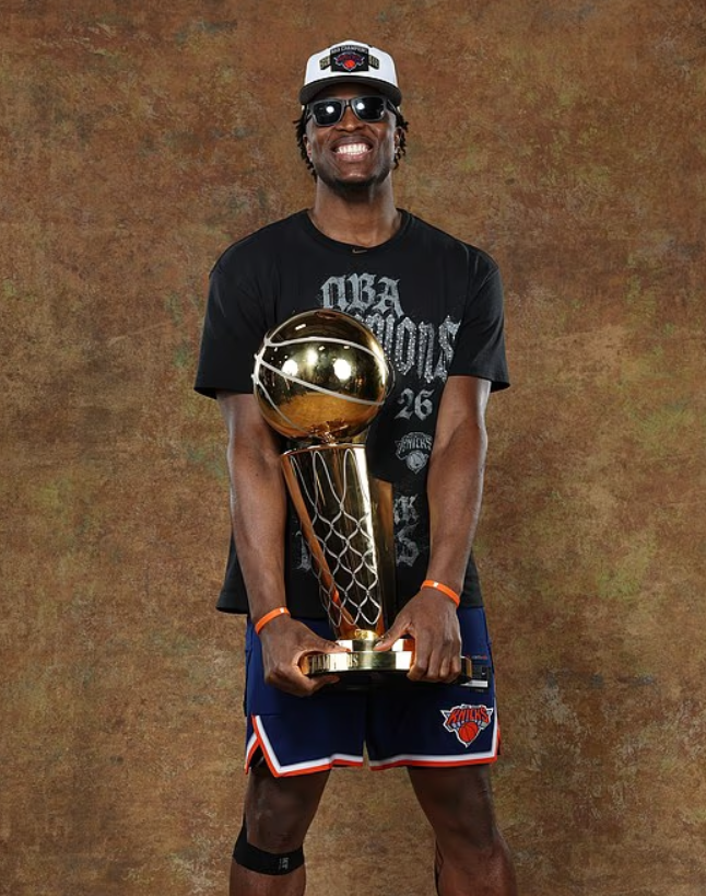 Knicks Fans Can't Get Enough of Worse-for-Wear Star During Hilarious ...