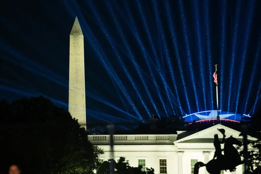Jaw-Dropping Images Show UFC Stage Taking Shape at the White House - TMSPN